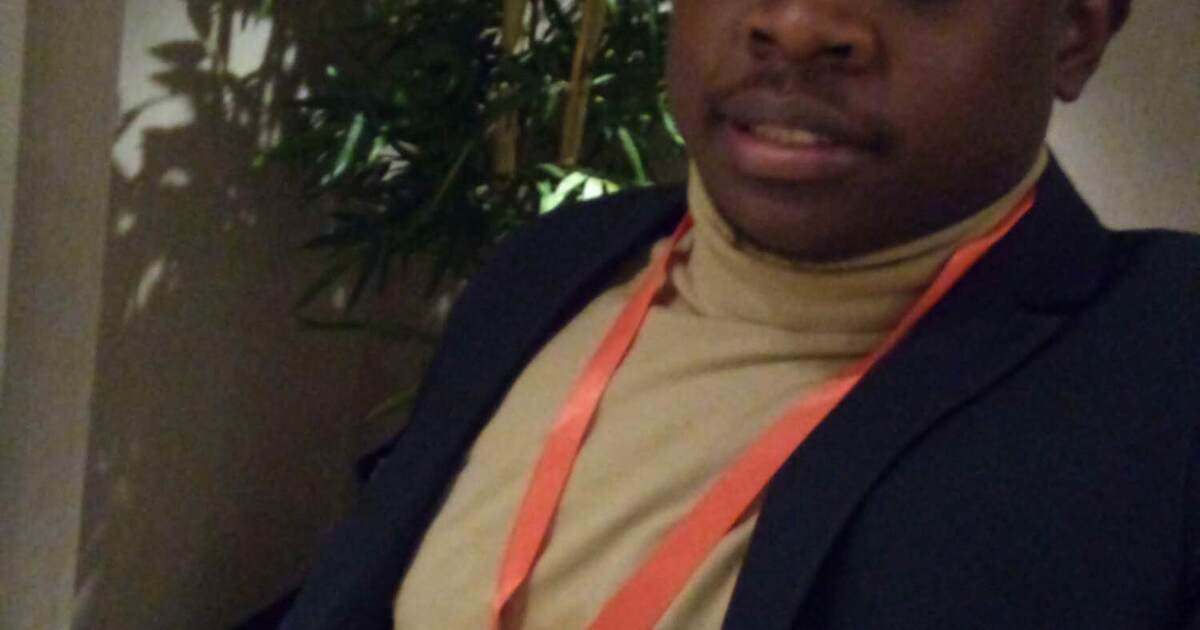 Miles Perry (Montreal), Réceptionniste, hâte de me mettre au travail ...